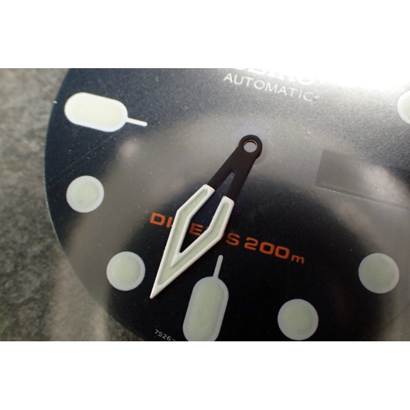 THE . FINAL . FANTASY . ONE - WHITE + BLACK - SEIKO MINUTE HAND NTH-M-01-W